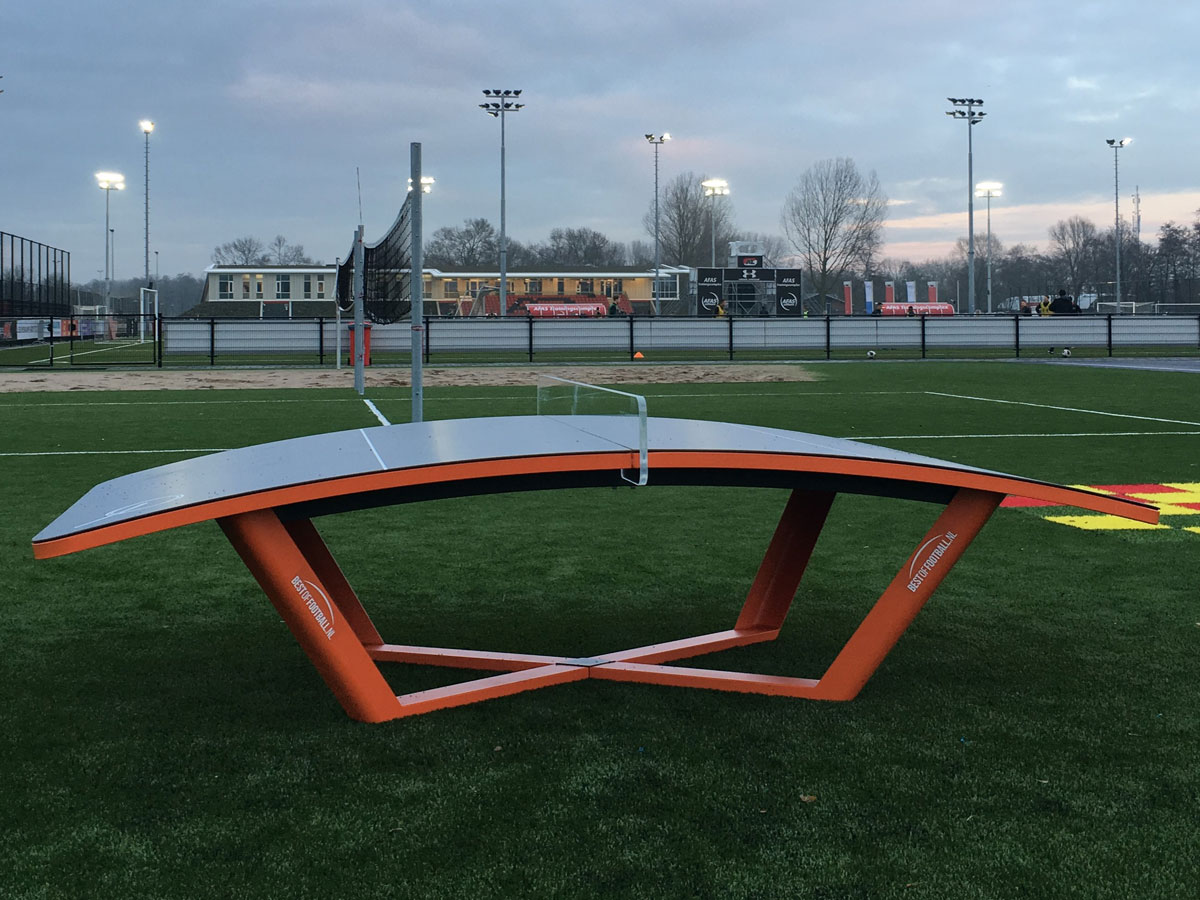Teqball One tafel | Voetbalcourt Benelux